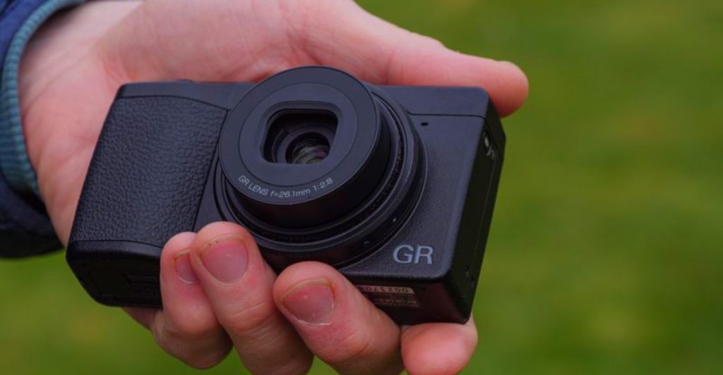 5 Best Compact Cameras That Make Every Travel Photo Stand Out – LOFNT Blog